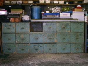 Comment restaurer un vieux meuble ? - aufoyer.fr | blog déco